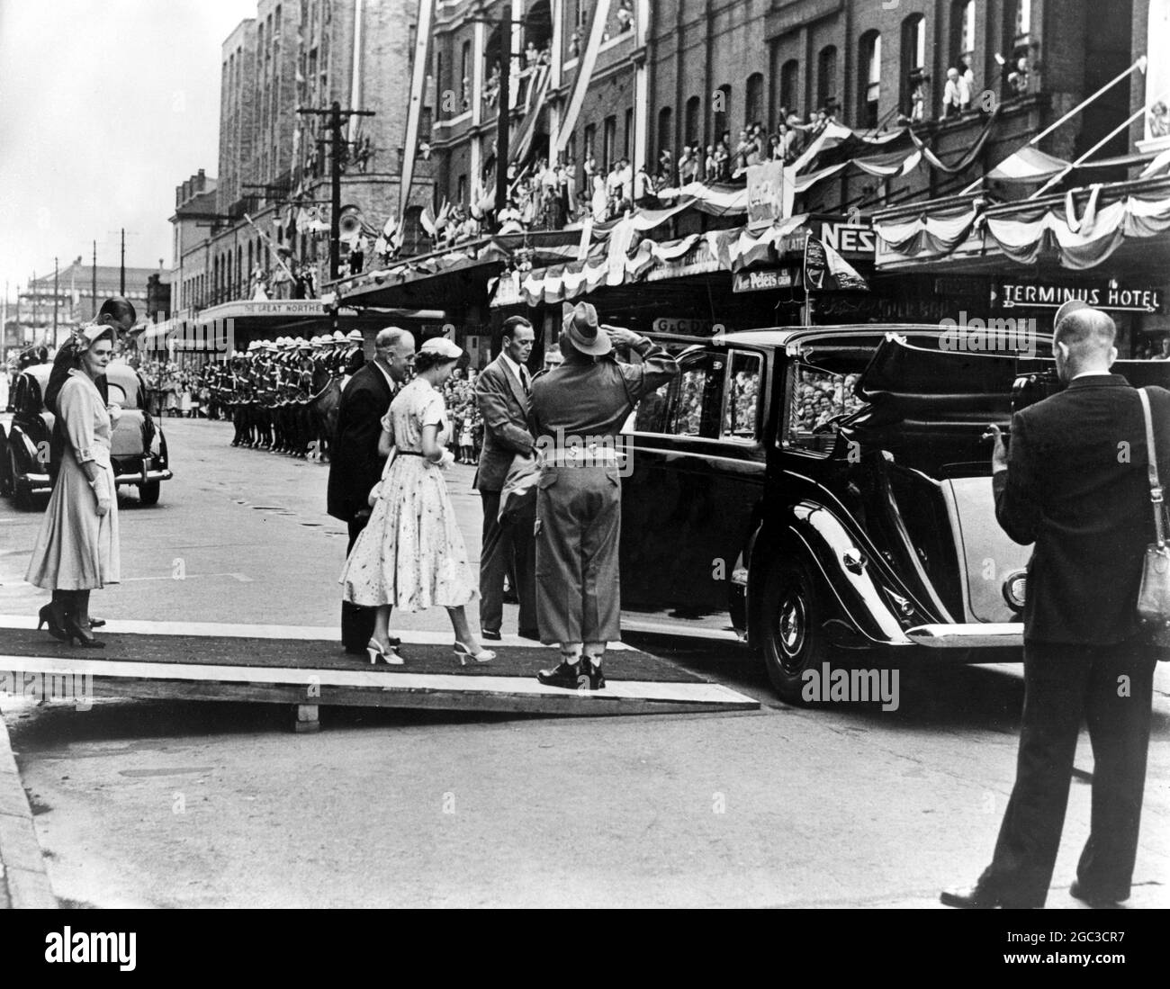 Queen elizabeth 1954 australia hi-res stock photography and images - Alamy