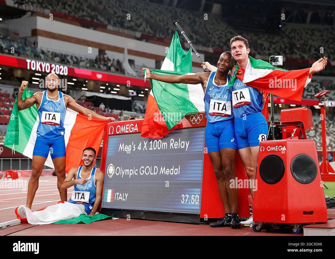 Tokyo, Japan. 6th Aug, 2021. Members of Team Italy celebrate after ...
