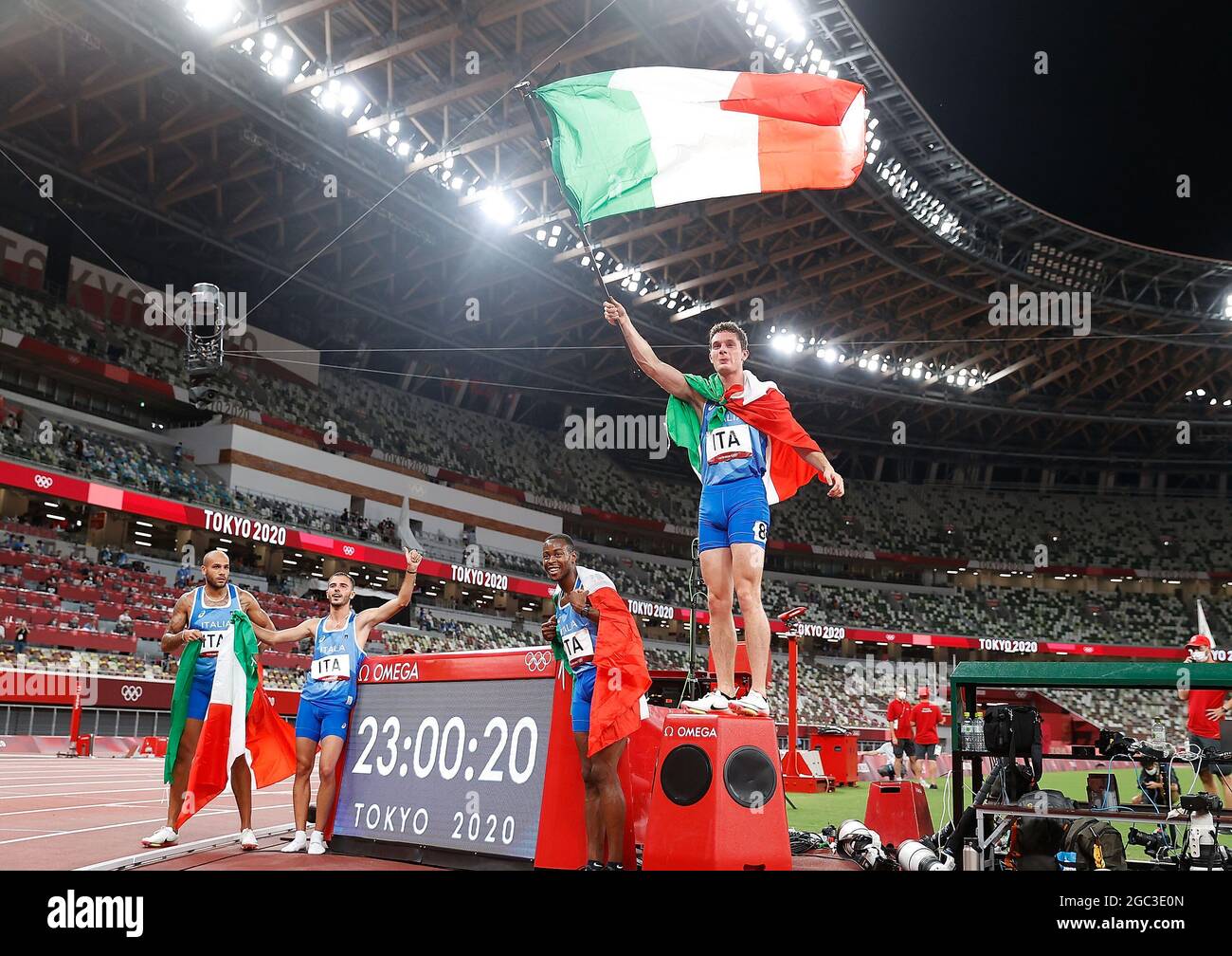Tokyo, Japan. 6th Aug, 2021. Members of Team Italy celebrate after ...