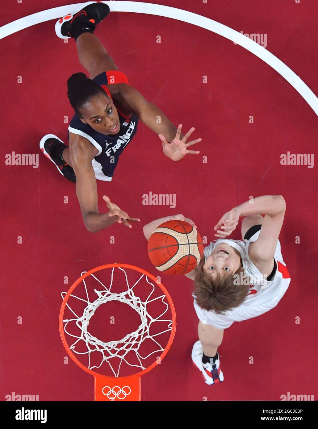 Saitama, Japan. 6th Aug, 2021. Takada Maki (R) of Japan competes during ...