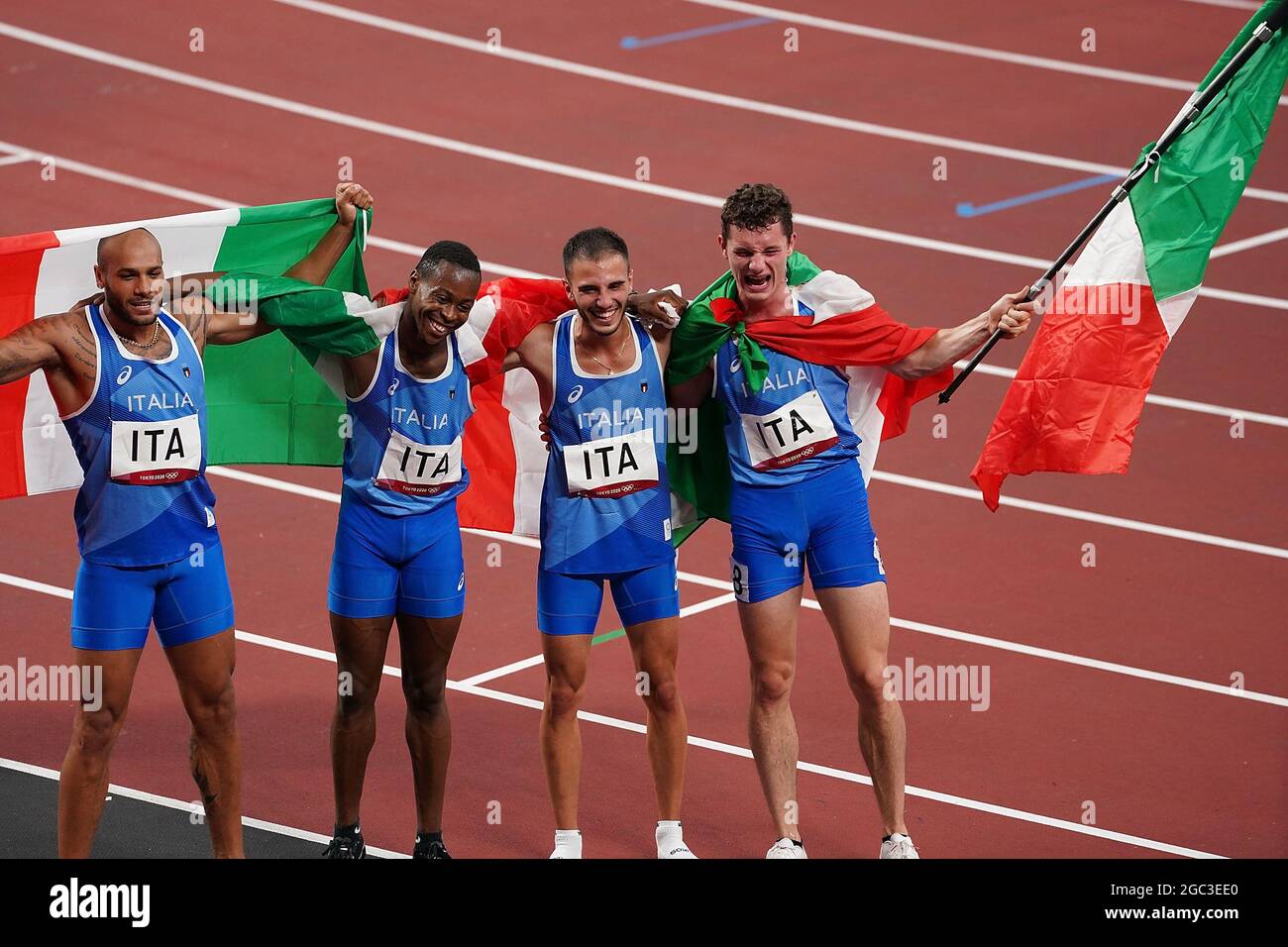 Tokyo, Japan. 6th Aug, 2021. Members of Team Italy celebrate after ...