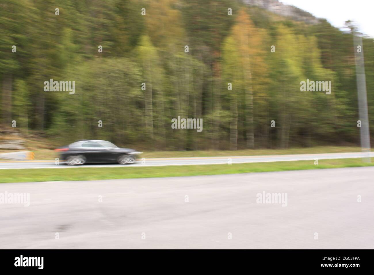 Car wheels moving hi-res stock photography and images - Alamy