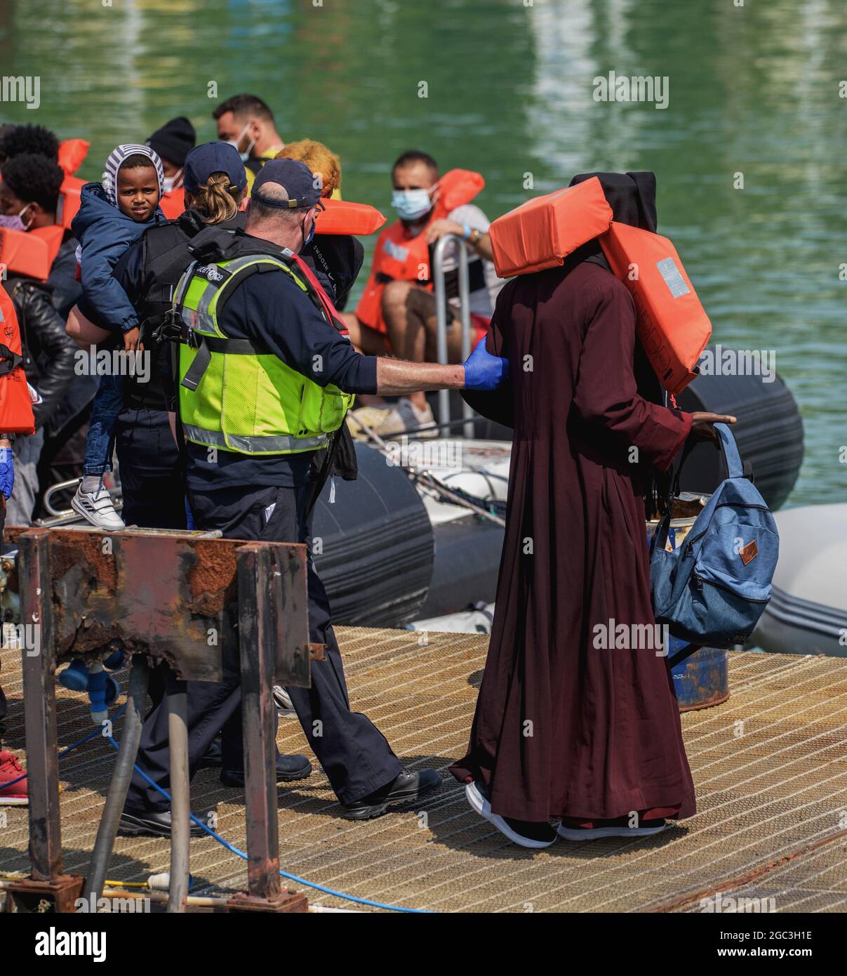 Uk border force officers hi-res stock photography and images - Alamy