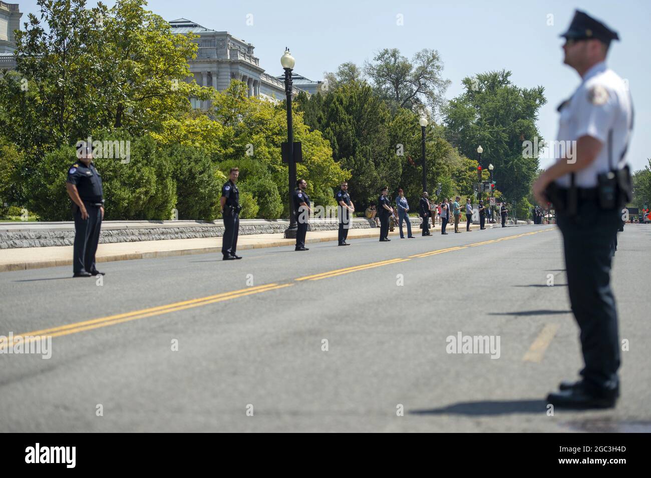 Washington DC, USA. 06th Aug, 2021. A motorcade carrying the remains of ...