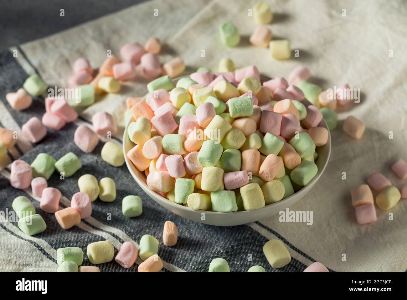 Rainbow marshmallows hi-res stock photography and images - Alamy