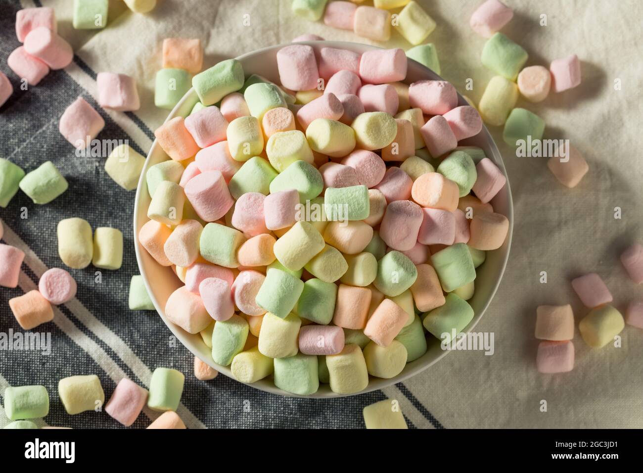 Rainbow marshmallows hi-res stock photography and images - Alamy