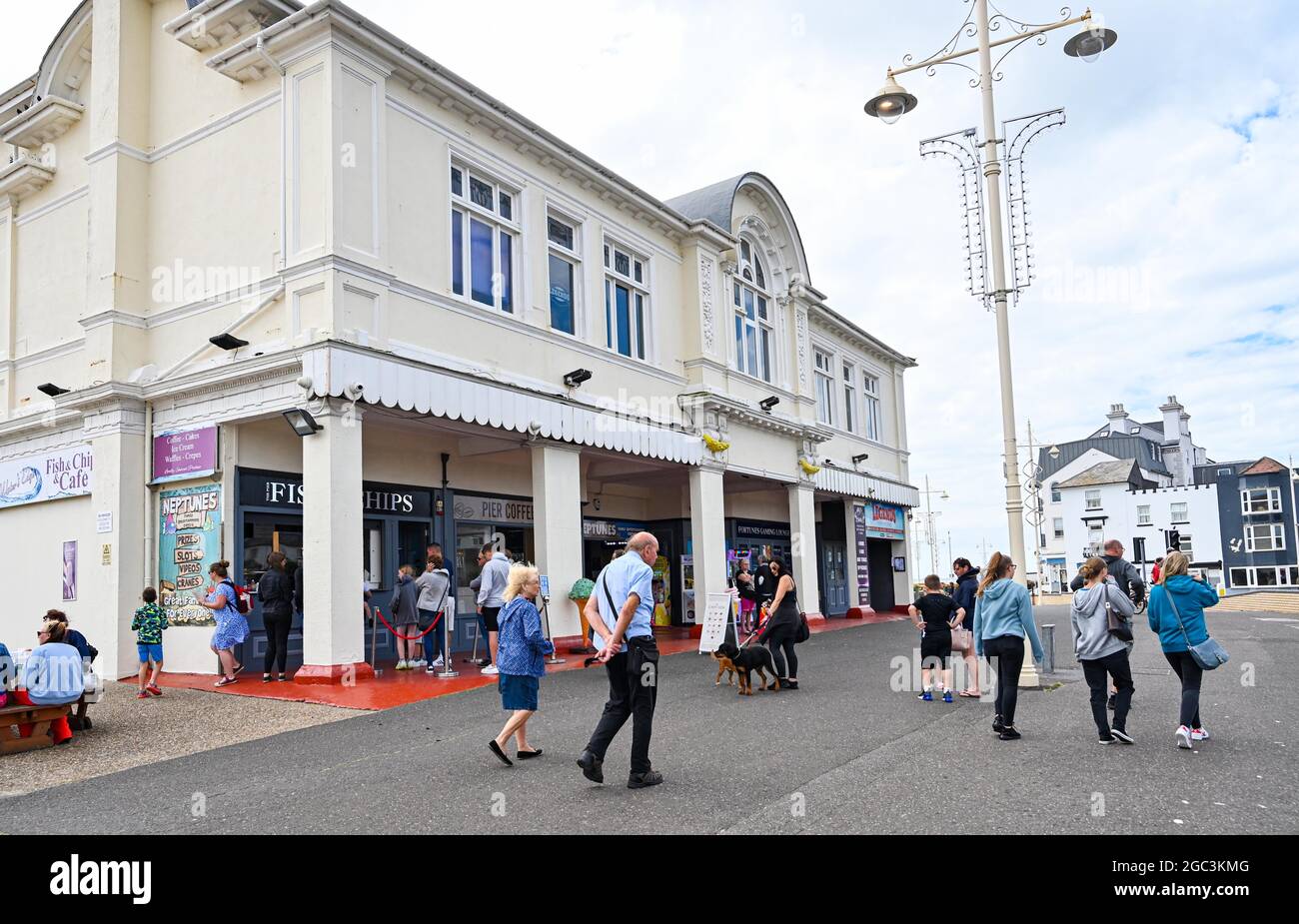 People outside the front entrance of Bognor Regis Pier West Sussex ...