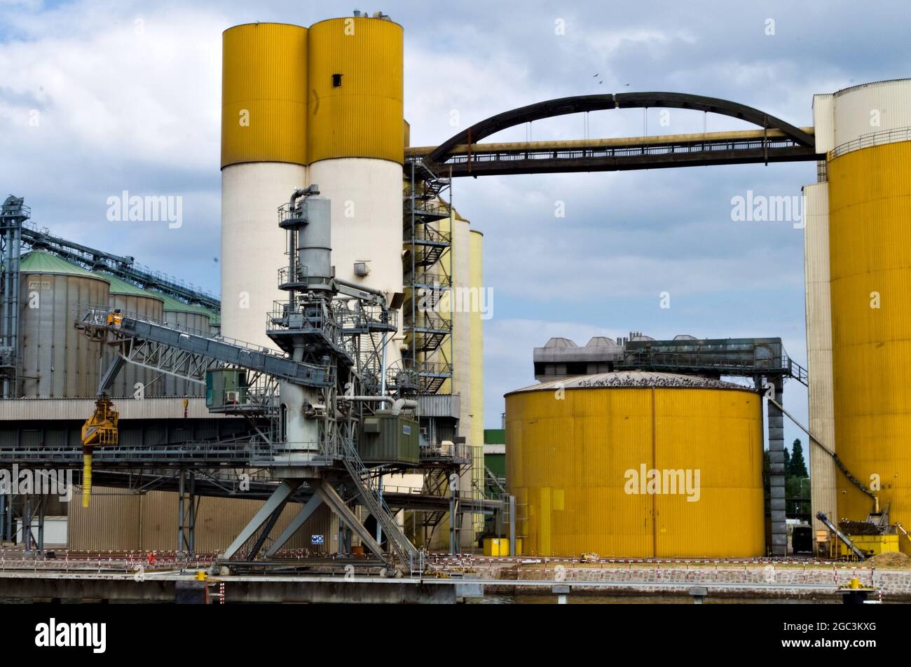 Terminal structure hi-res stock photography and images - Alamy