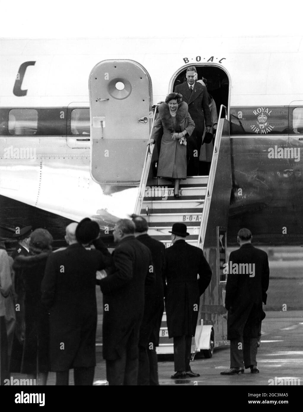 31 January 1952 King George VI and Queen Elizabeth leave the plane ...