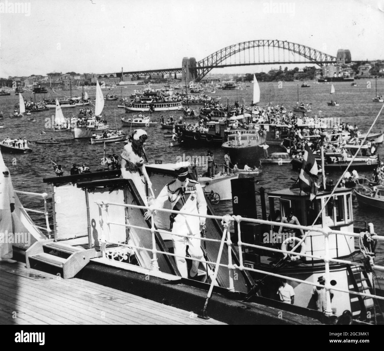 Queen elizabeth ii 1954 in australia hi-res stock photography and ...