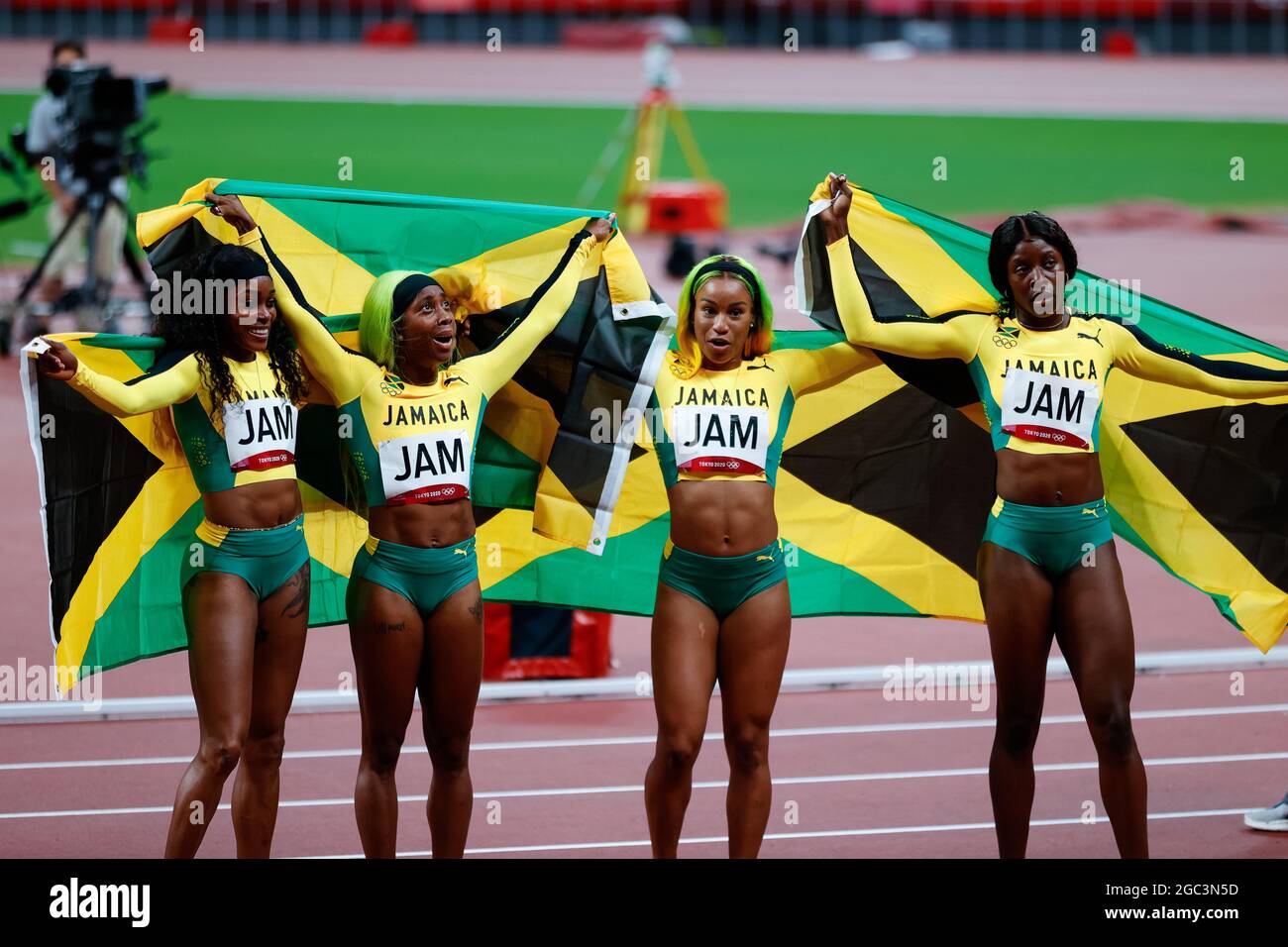 Tokyo, Japan, 6 August, 2021. The Jamaican team hold pose during the ...