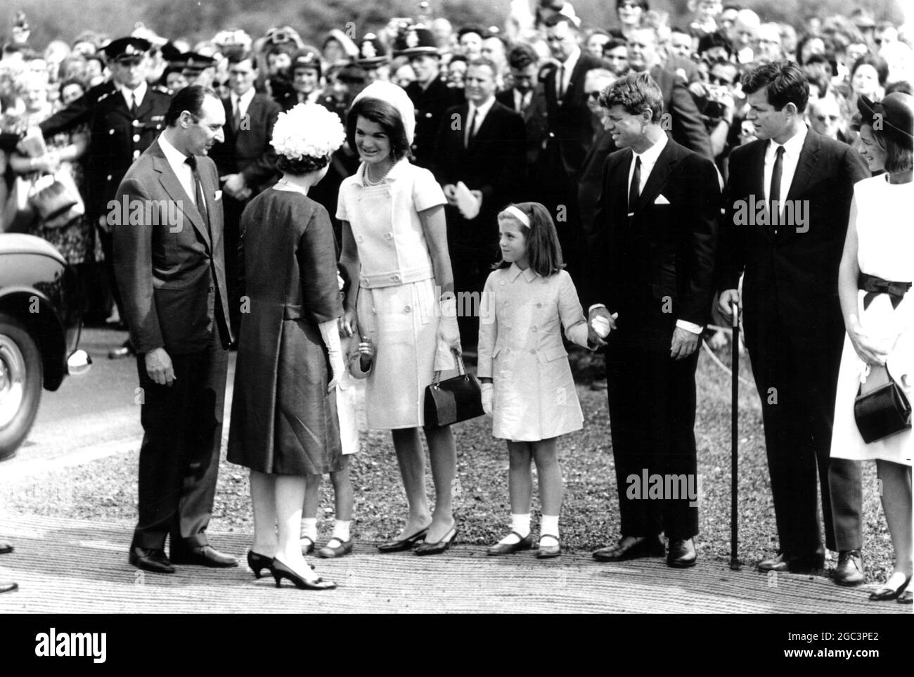Jacqueline Kennedy greeting HM Queen Elizabeth II on arrival at ...