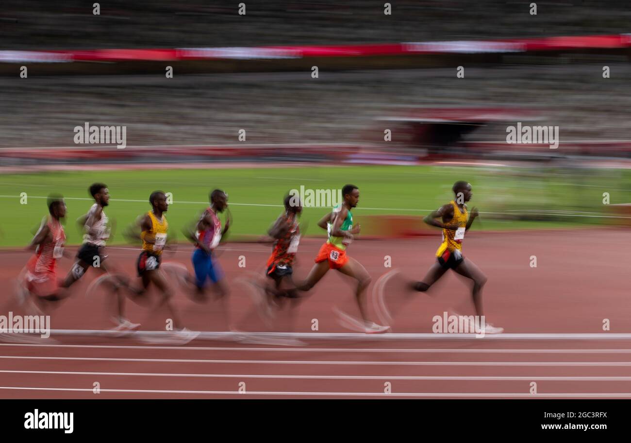 Tokyo, Kanto, Japan. 6th Aug, 2021. Runners compete in the Men's 5000m ...