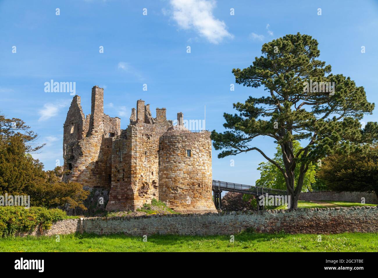 East lothian castle hi-res stock photography and images - Alamy