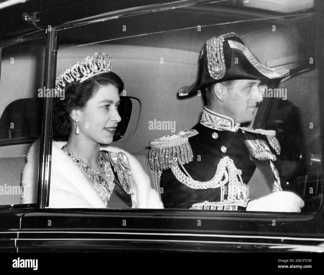 Queen june 5 1953 Black and White Stock Photos & Images - Alamy