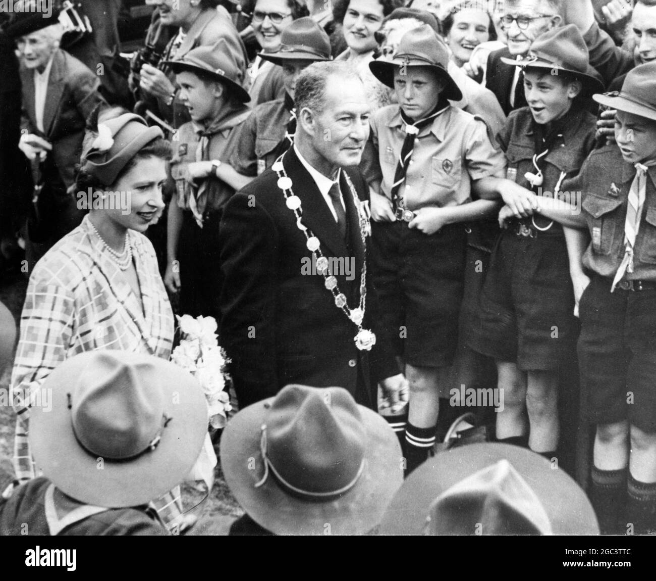 Royalty English Queen Elizabeth Ii 1954 Foreign Tours High Resolution ...