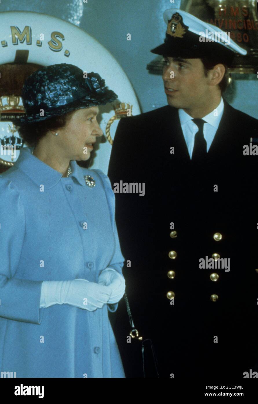 Falklands 1982 queen elizabeth ii hi-res stock photography and images ...