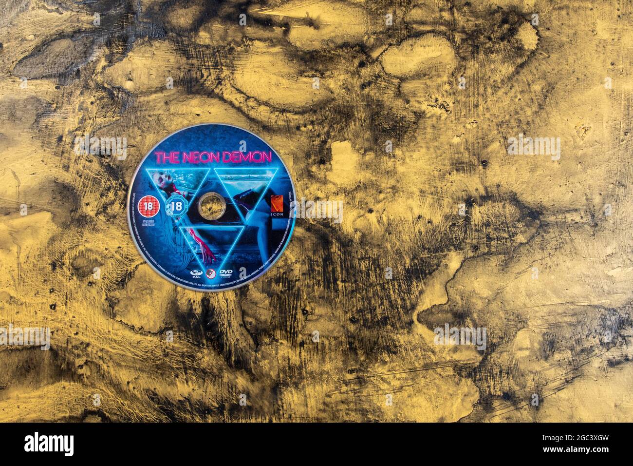 Keanu reeves the neon demon hi-res stock photography and images - Alamy