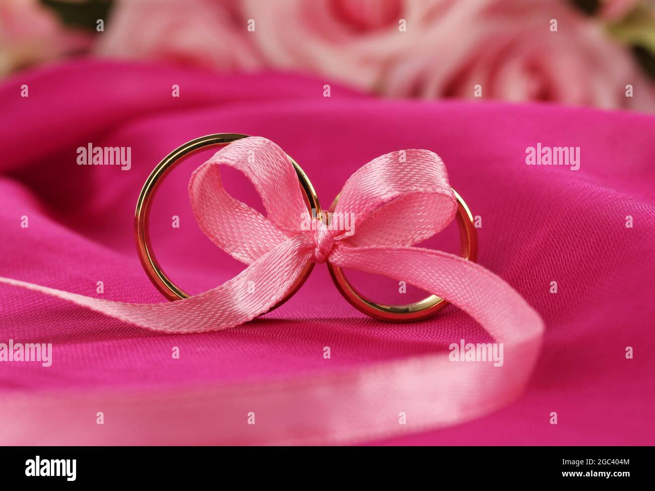Wedding rings tied with ribbon Stock Photo - Alamy