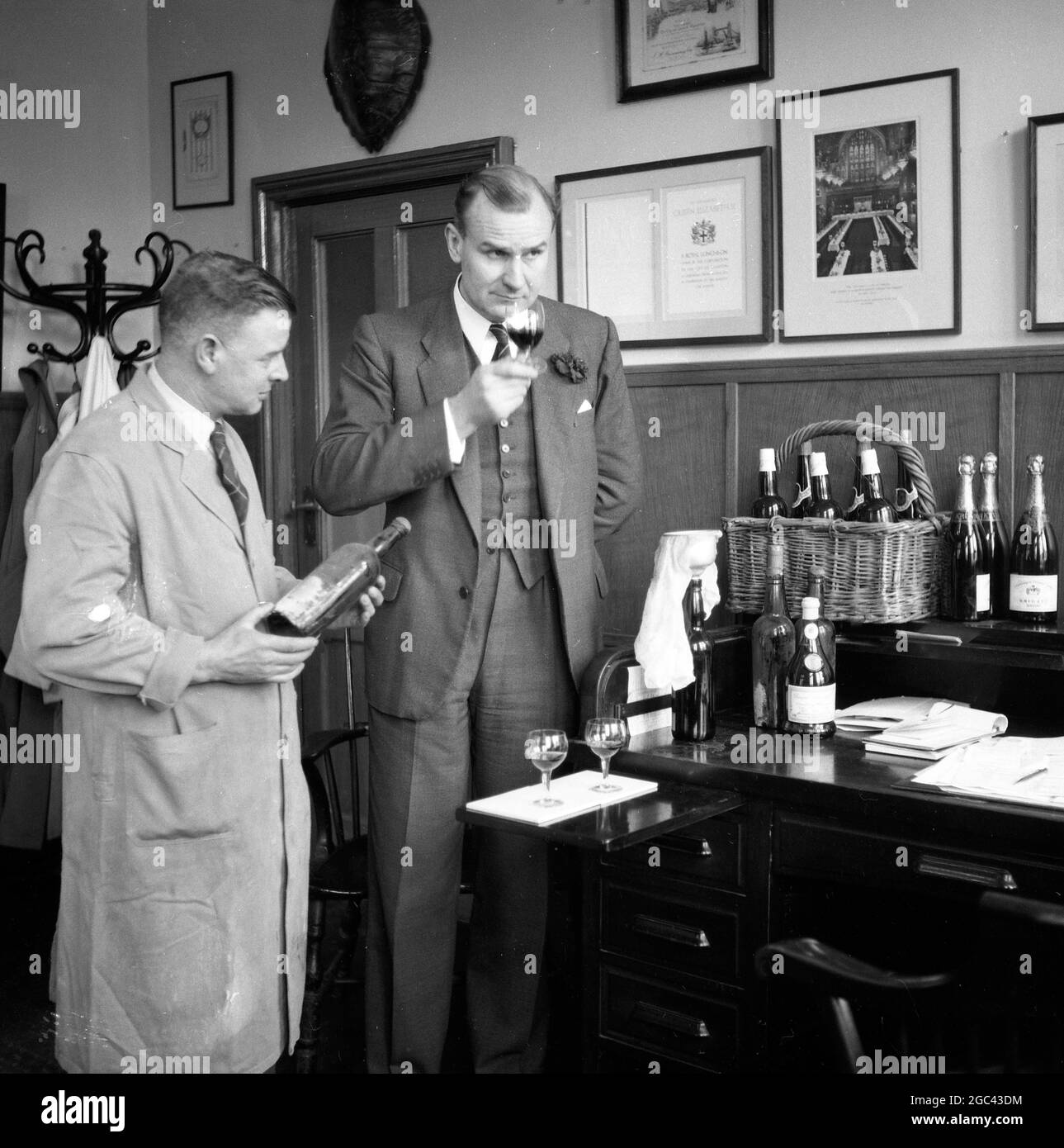 1950s office worker hi-res stock photography and images - Alamy
