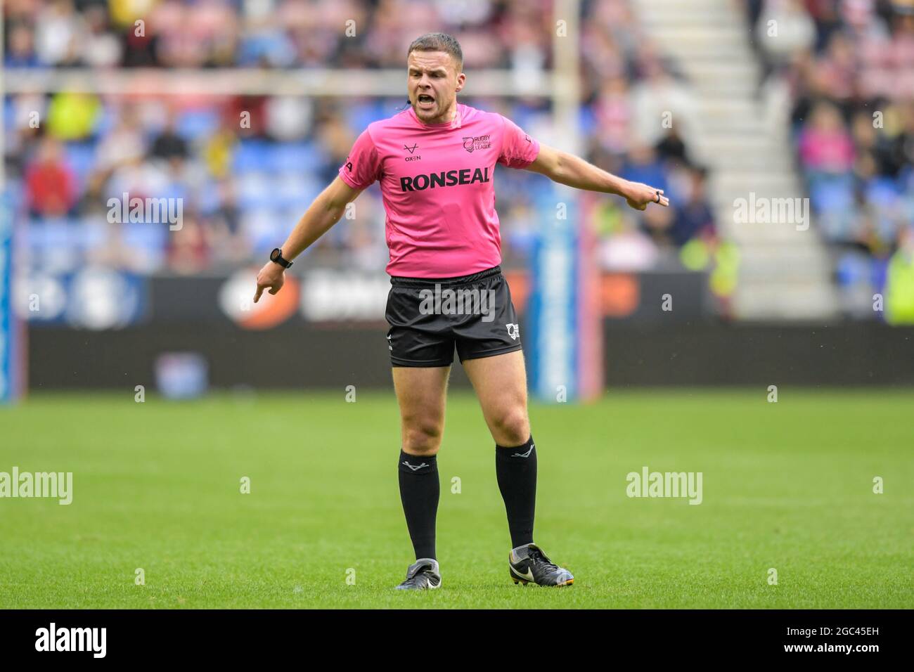 Referee tom grant hi-res stock photography and images - Alamy