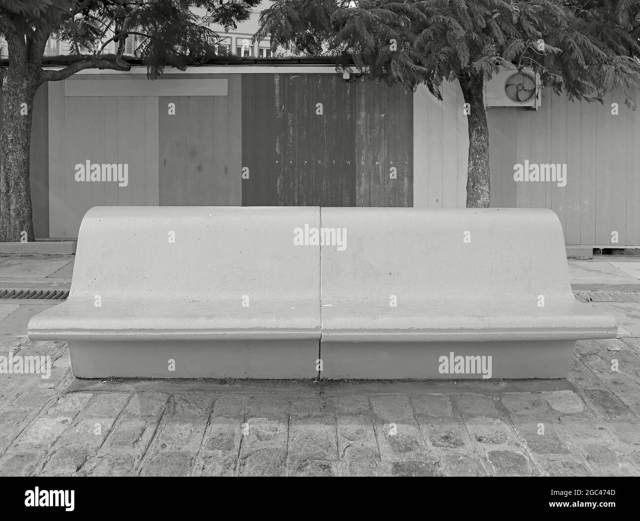 Modern concrete bench seat hi-res stock photography and images - Alamy
