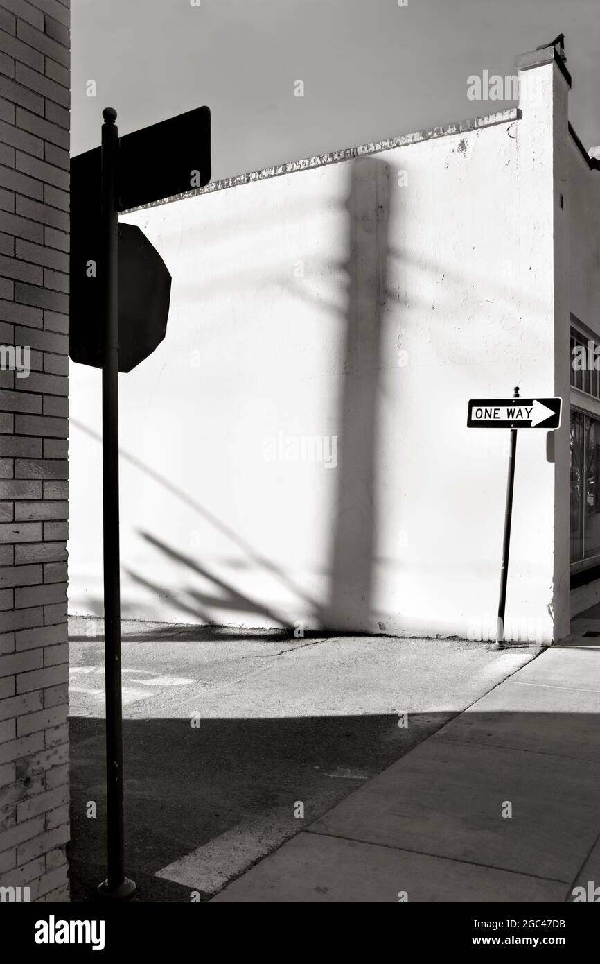 V shape building hi-res stock photography and images - Alamy