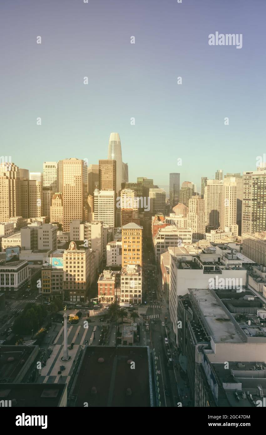 Aerial view of San Francisco skylines at Union Square in the evening ...