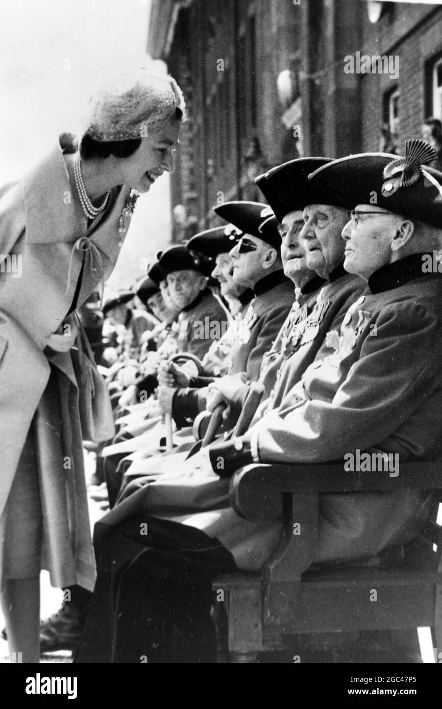 Queen elizabeth queen 1962 hi-res stock photography and images - Alamy