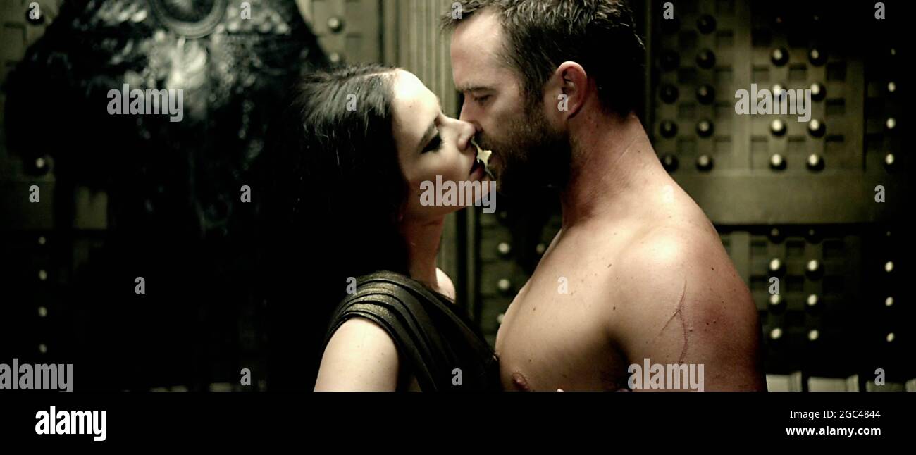Sullivan Stapleton 300