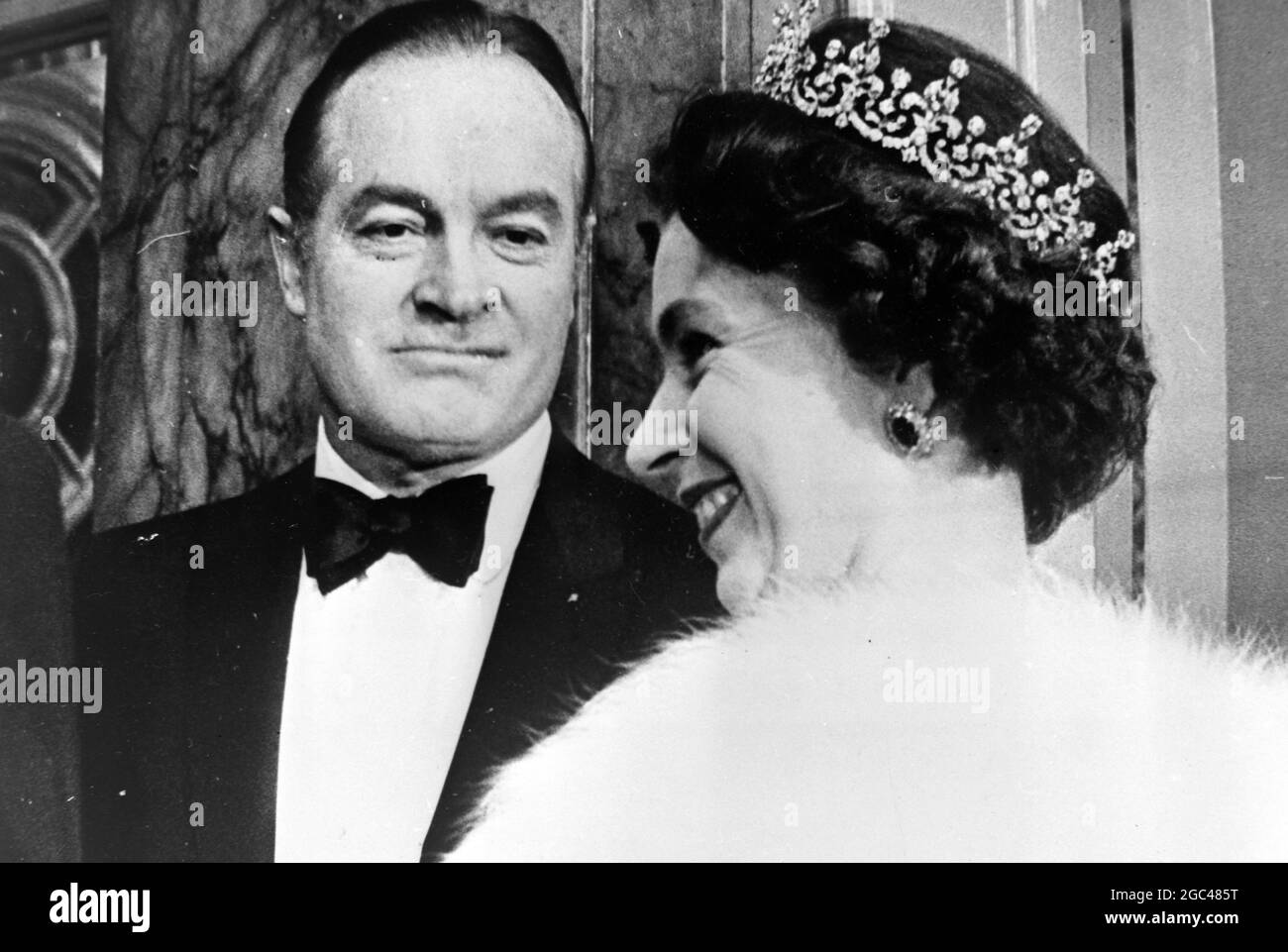 BOB HOPE WITH QUEEN ELIZABETH II IN LONDON / ; 30 OCTOBER 1962 Stock ...