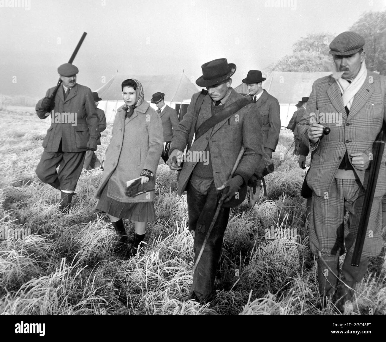 QUEEN ELIZABETH II DUFFLE BOOTS ANNUAL RETRIEVER HUNT IN SANDRINGHAM ...