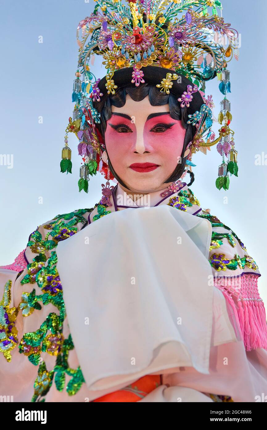 Chinese opera black and white hi-res stock photography and images - Alamy
