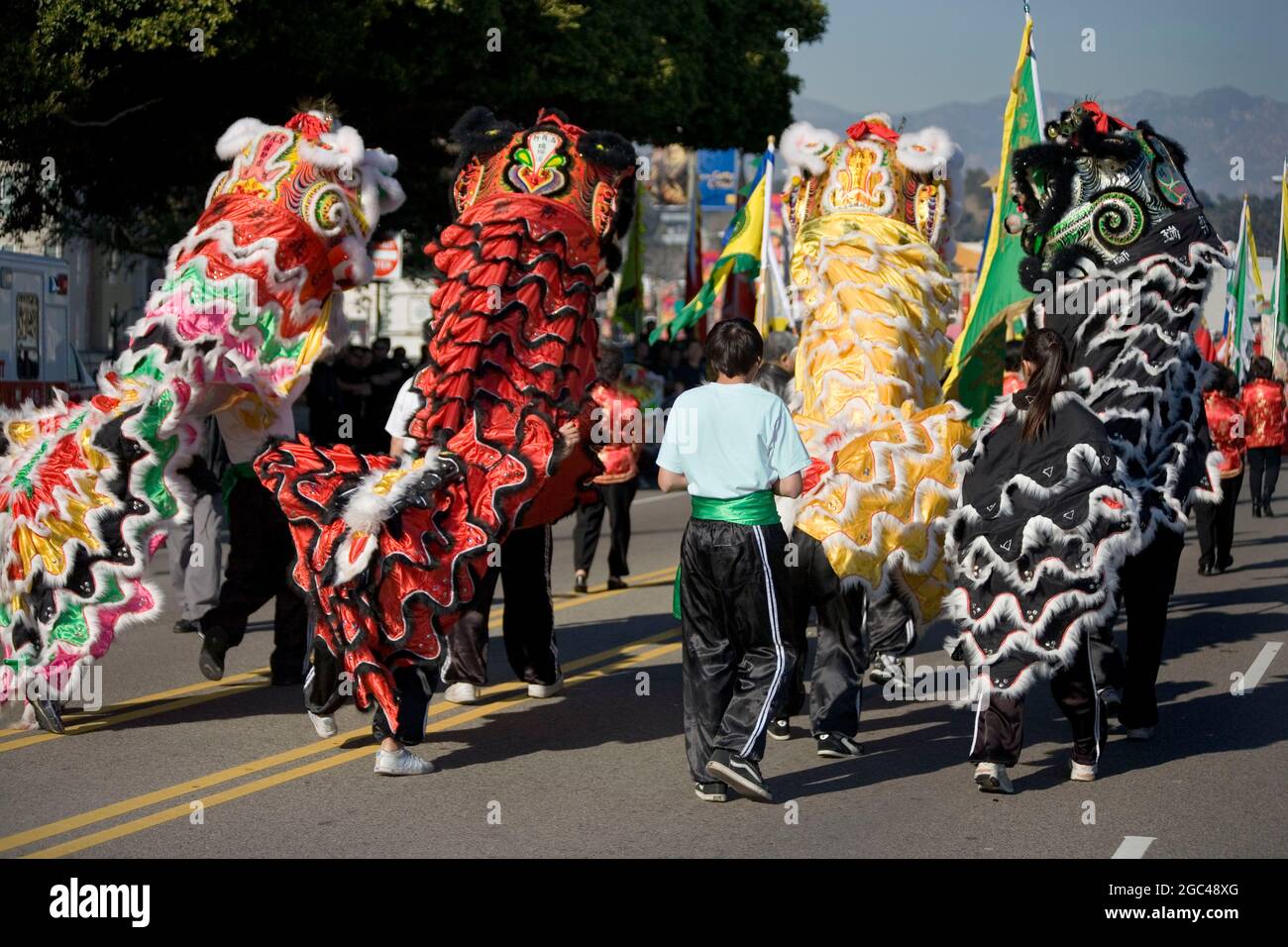 Group dancers perform chinese hi-res stock photography and images - Alamy