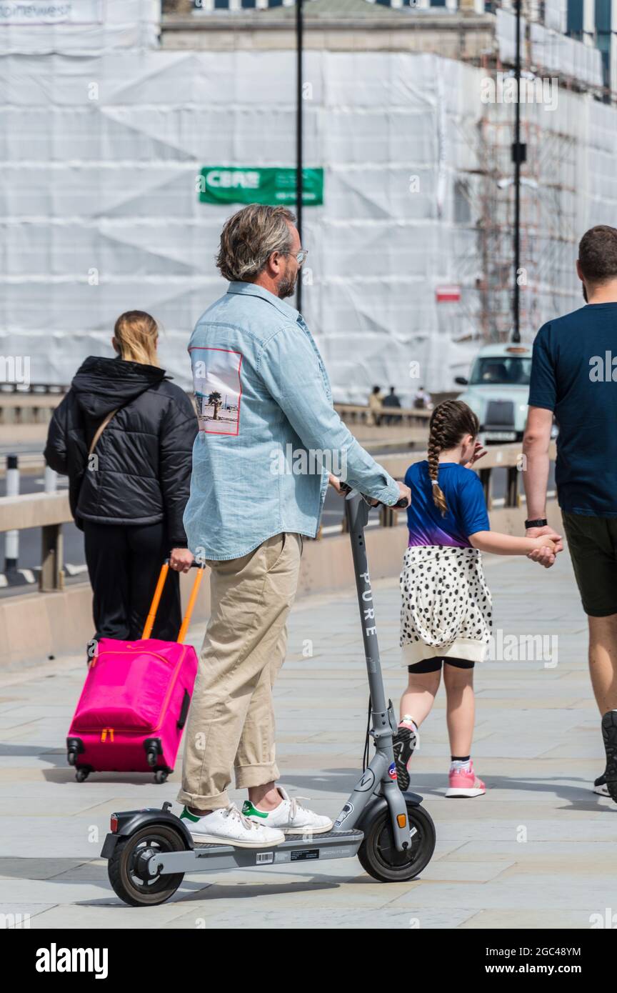 Private e scooter hi-res stock photography and images - Alamy