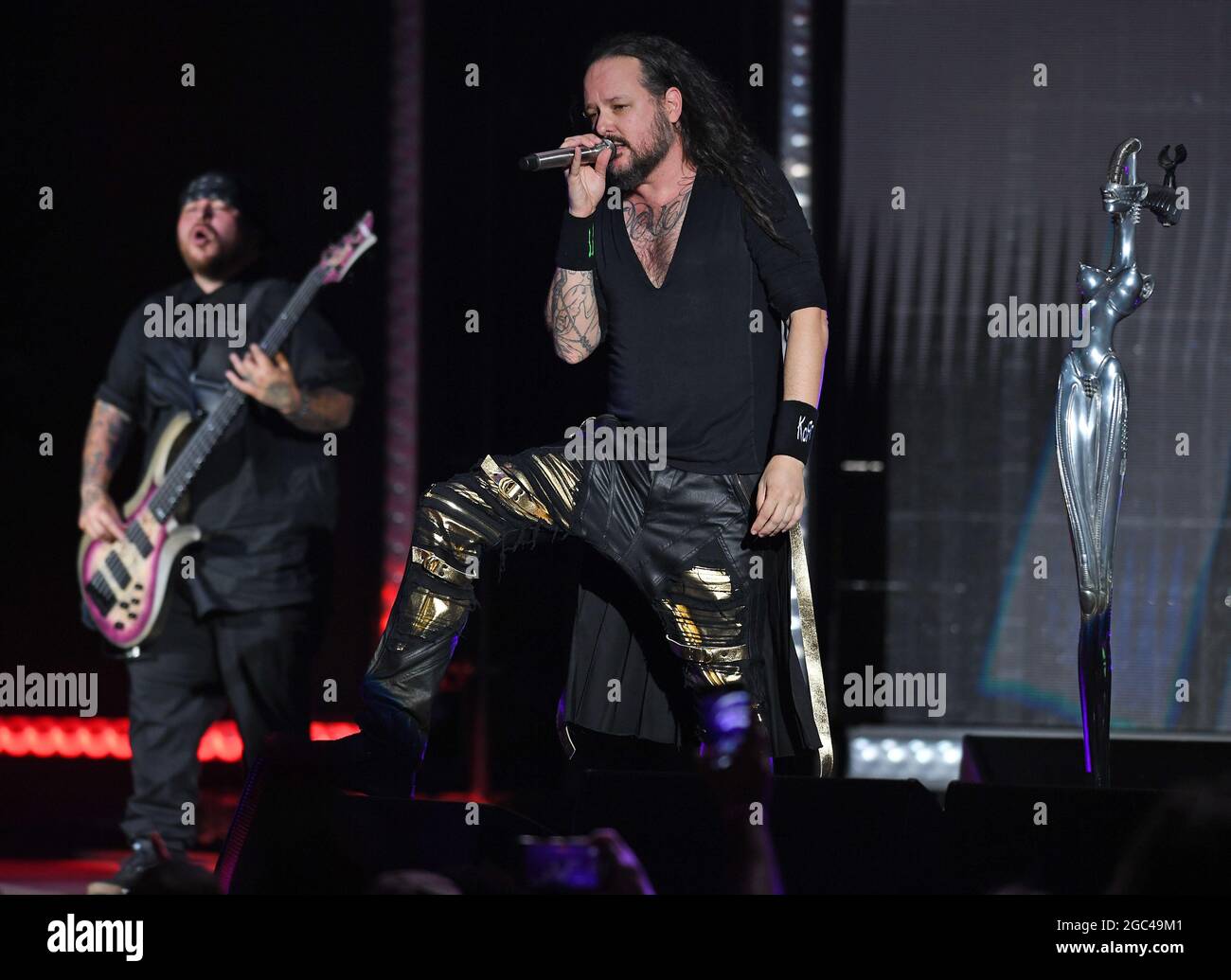 WEST PALM BEACH, FL - AUGUST 05:Roberto Diaz and Jonathan Davis of Korn ...