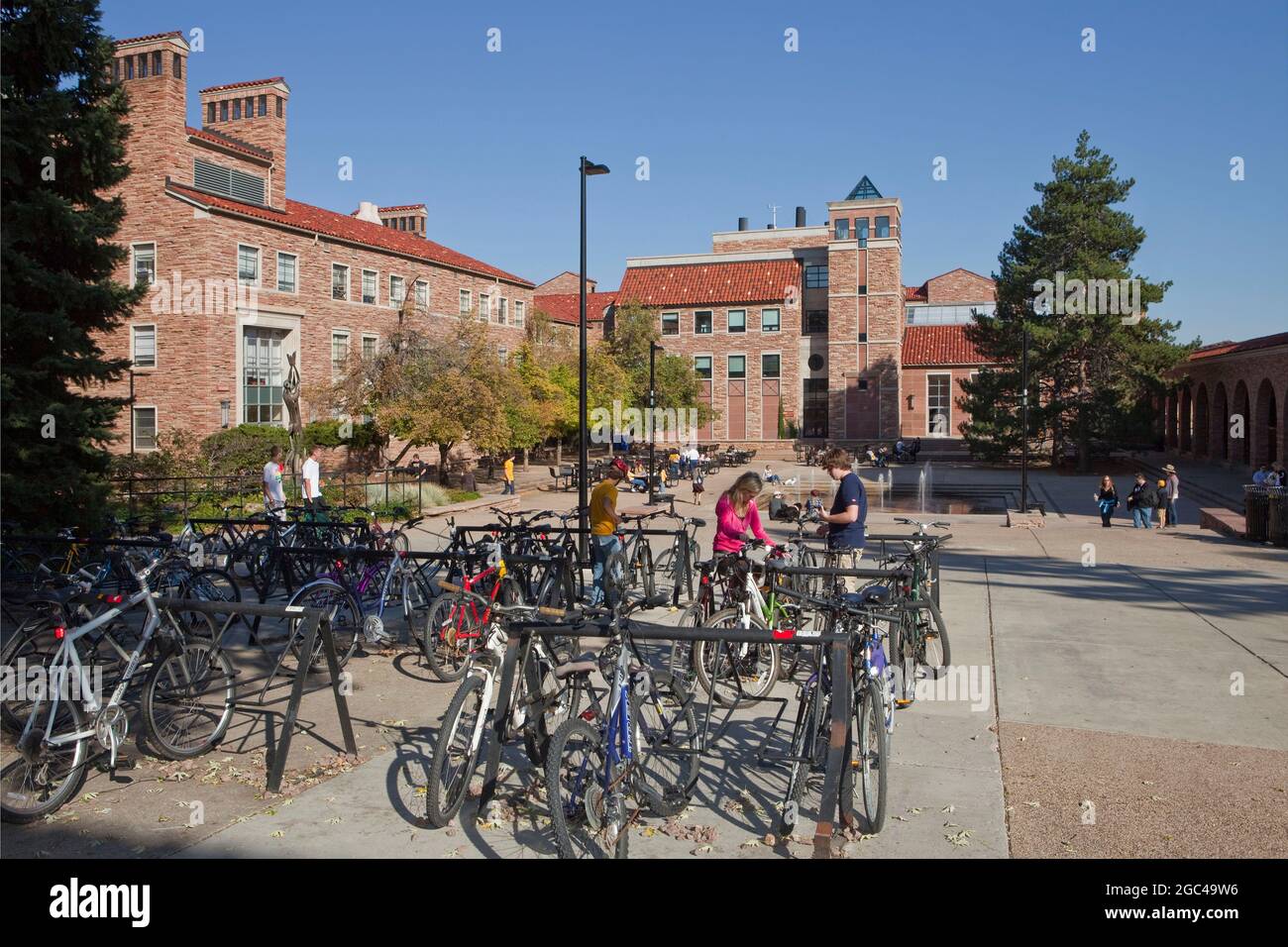 University campus transportation hi-res stock photography and images ...