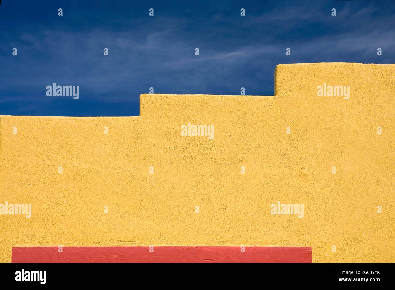 Yellow accent wall hi-res stock photography and images - Alamy