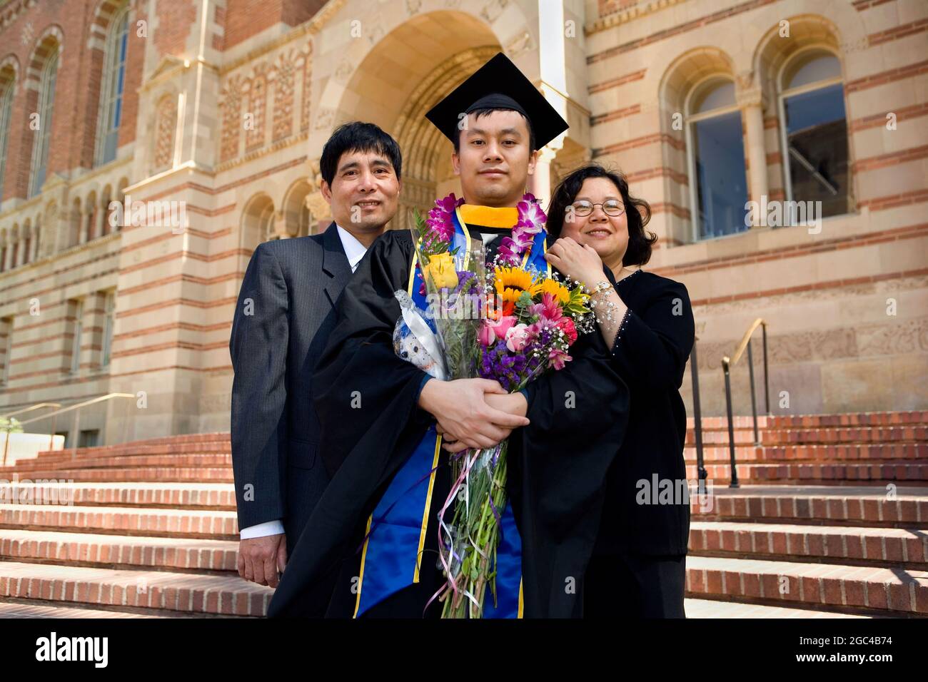 A new graduate with his happy parents H Stock Photo - Alamy