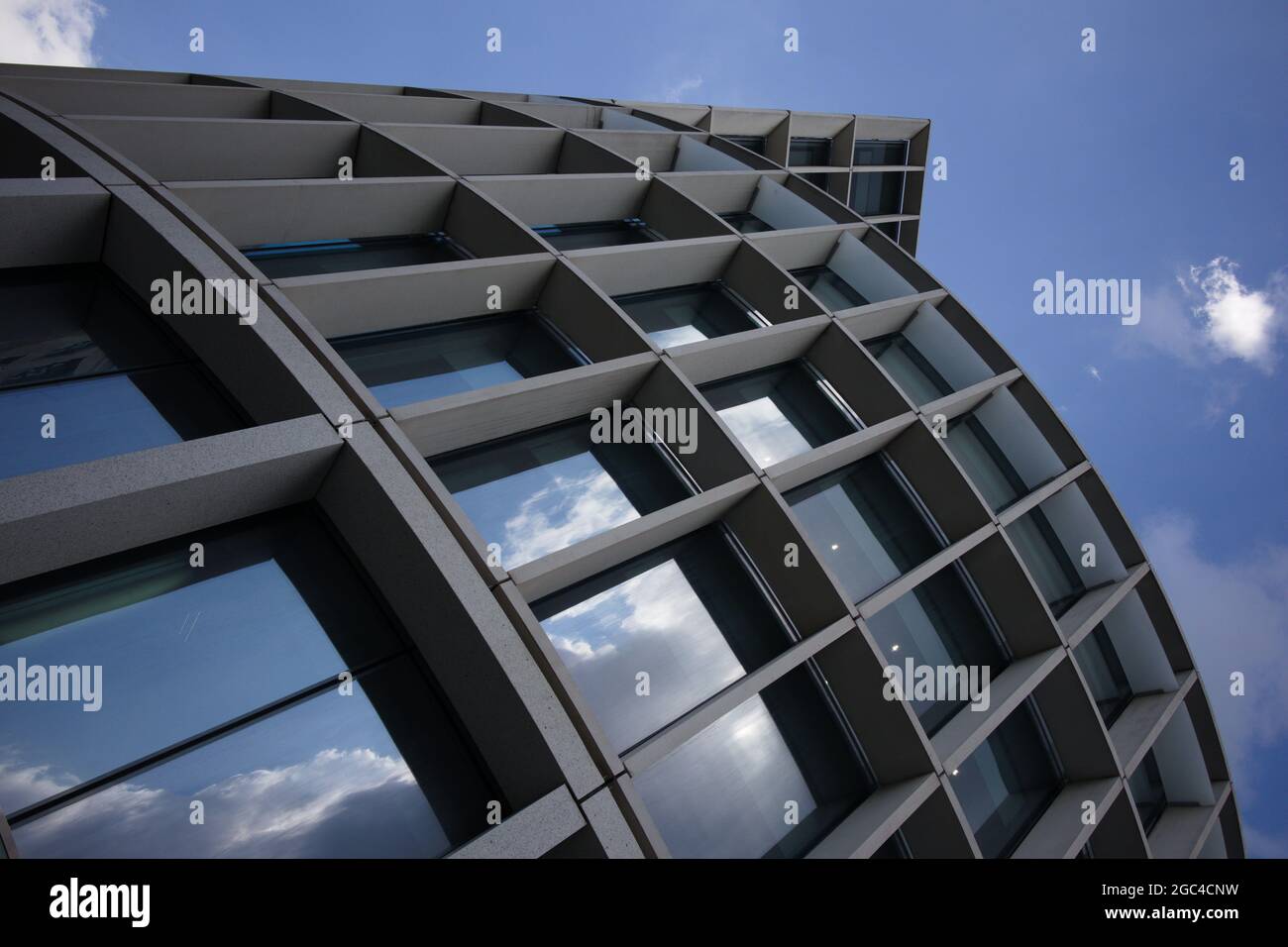 Modern commercial sky hi-res stock photography and images - Alamy