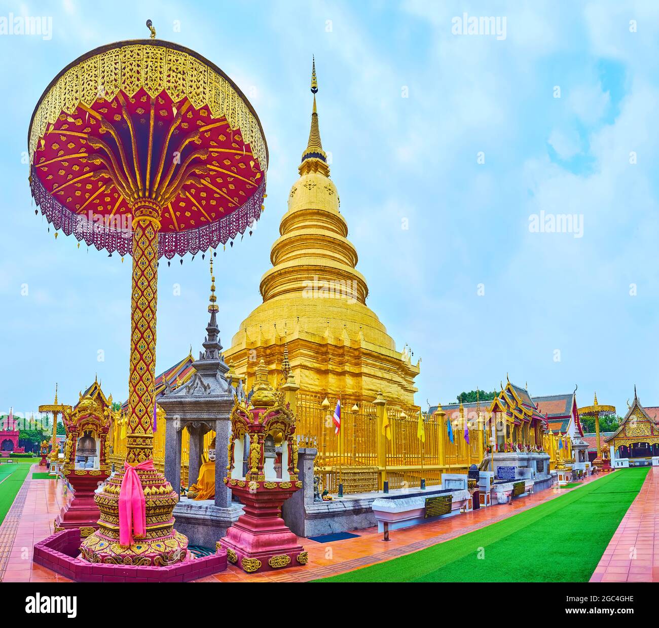 Panorama with Phra Maha That Chedi and ornate chatra parasol of Wat ...