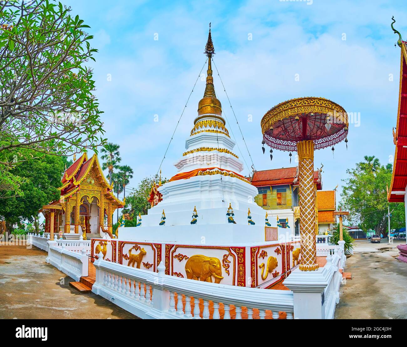 Ceremonial umbrella hi-res stock photography and images - Alamy