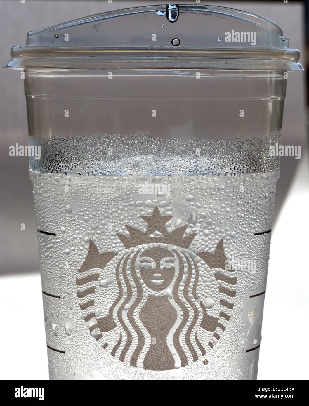 Single use plastic water hi-res stock photography and images - Alamy