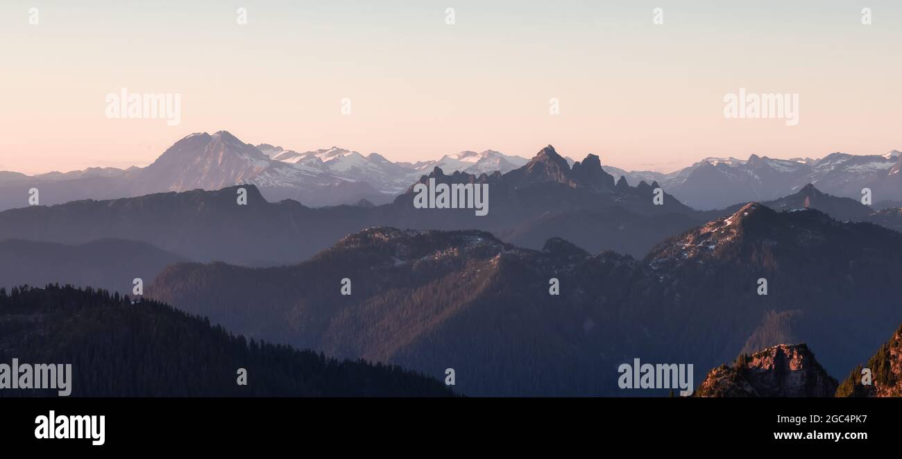 Panoramic view canadian mountain hi-res stock photography and images ...