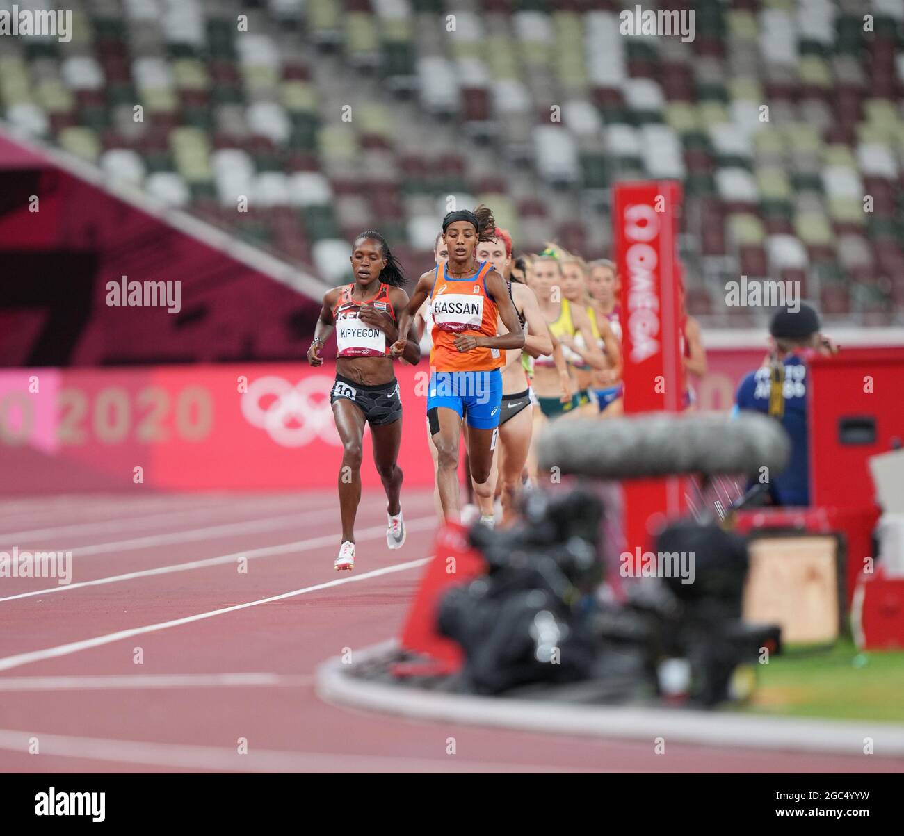 Action from the womens 1500m final hi-res stock photography and images ...