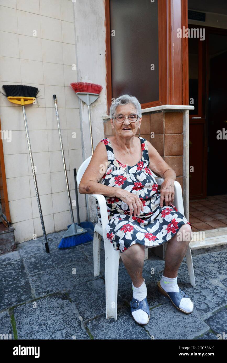 Elderly italian woman hi-res stock photography and images - Alamy