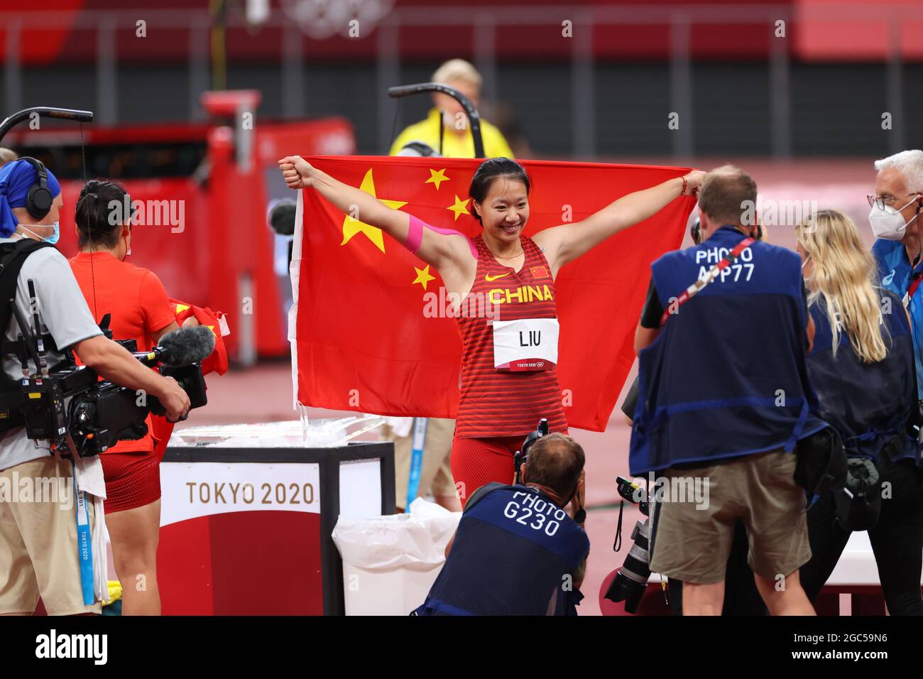 Tokyo, Japan. 6th Aug, 2021. LIU Shiying (CHN) celebrates her gold ...