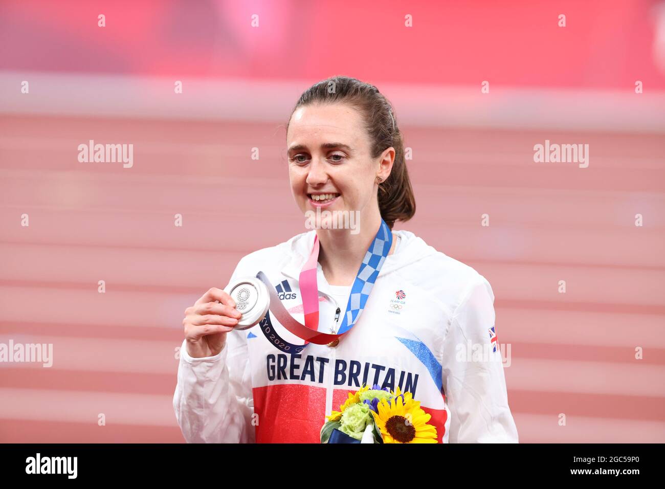 Tokyo, Japan. 6th Aug, 2021. Laura MUIR (GBR) celebrates with the ...
