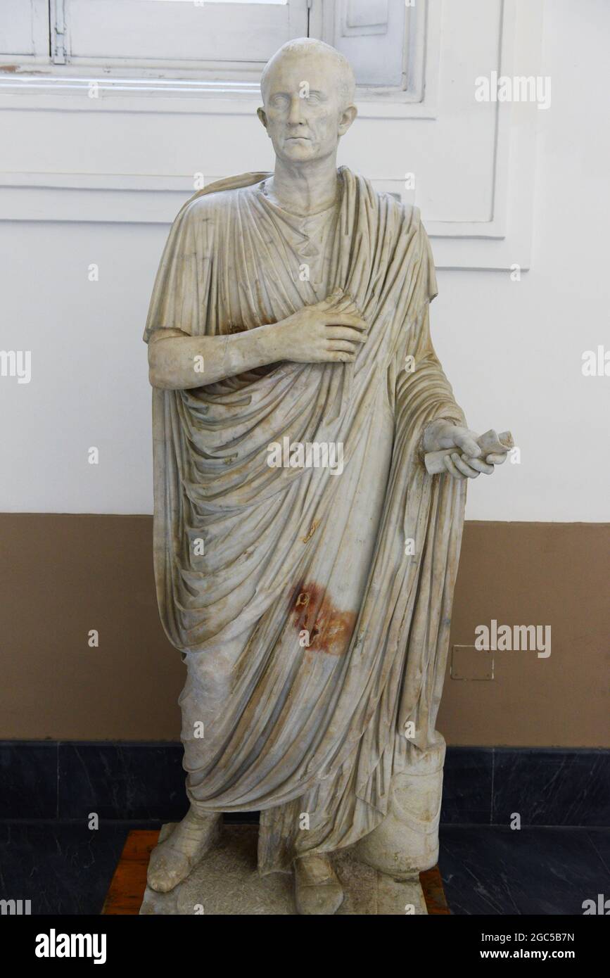 Statue of Marcus Nonius Balbus wearing the toga from Herculaneum ...