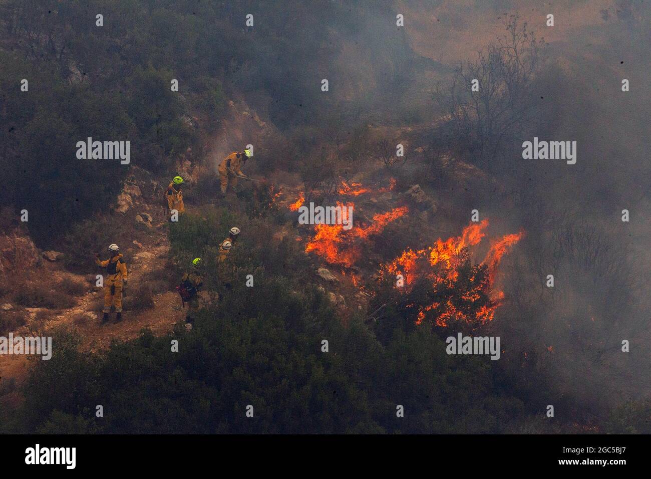Afidnes, Greek capital of Athens. 6th Aug, 2021. Firefighters try to ...